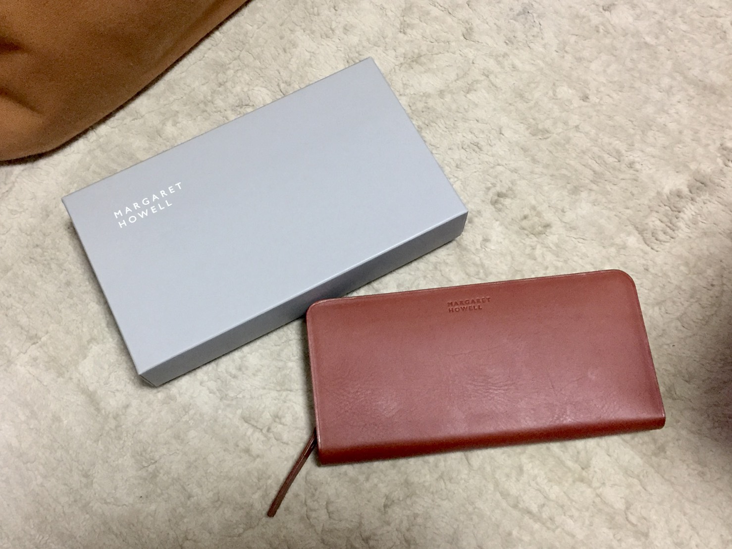 マーガレットハウエルの牛革財布を2年間使った結果【色変化記録】 | カナロード