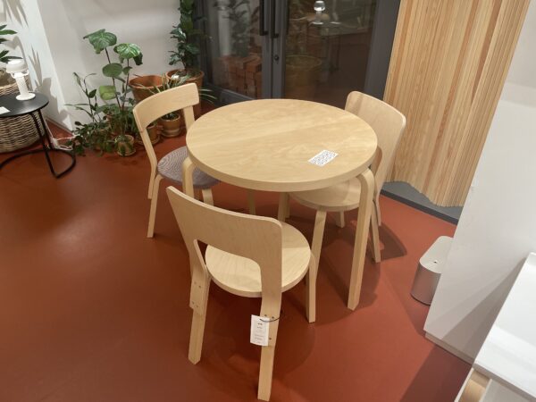【1K一人暮らし】Artek 90Bのラウンドテーブルを購入しました！ | カナロード
