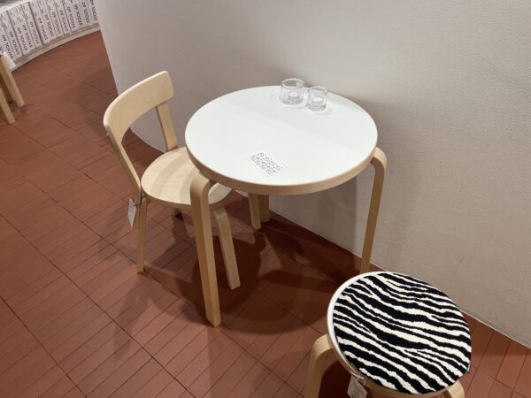 【1K一人暮らし】Artek 90Bのラウンドテーブルを購入しました！ | カナロード