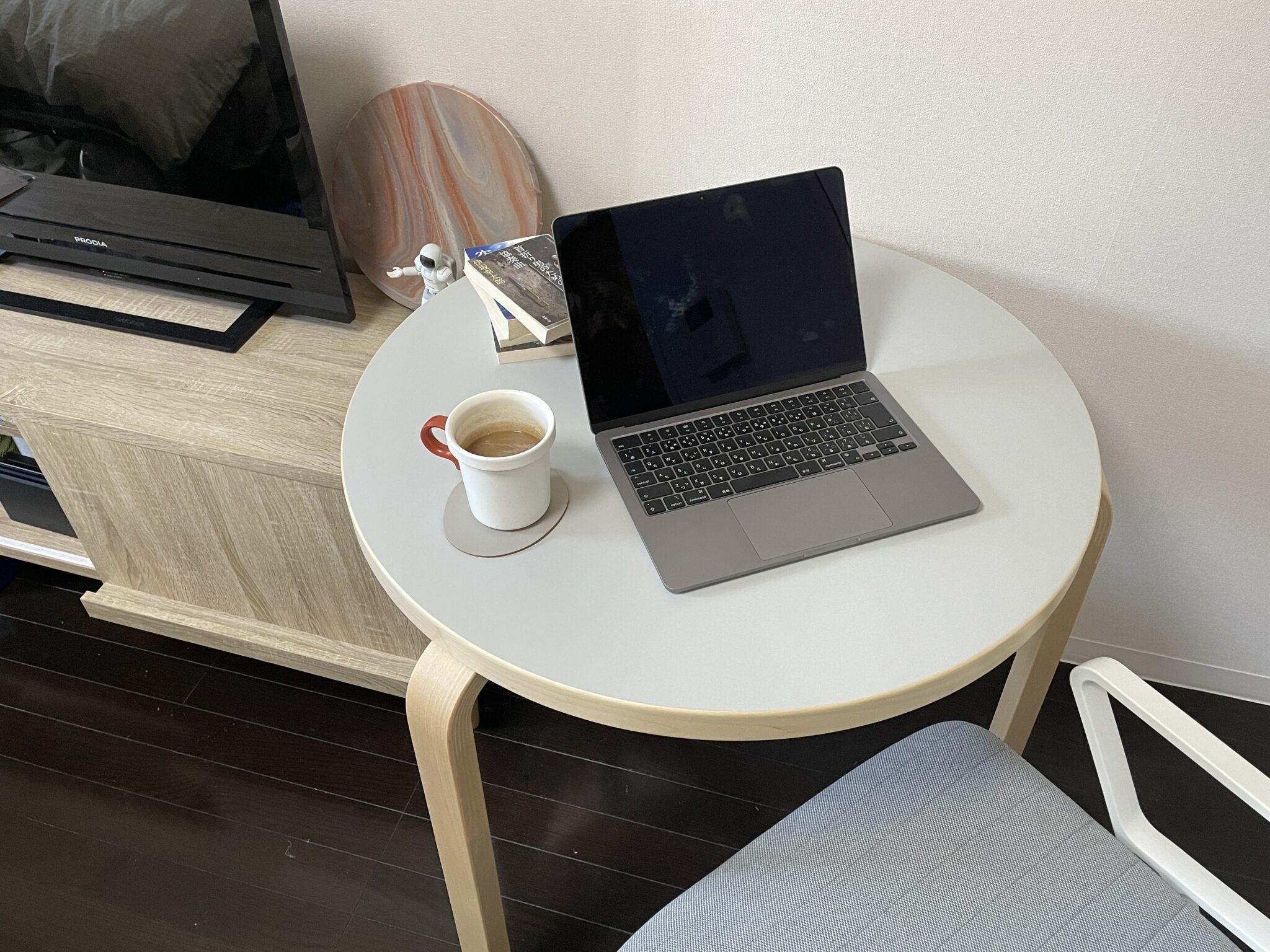 【1K一人暮らし】Artek 90Bのラウンドテーブルを購入しました！ | カナロード