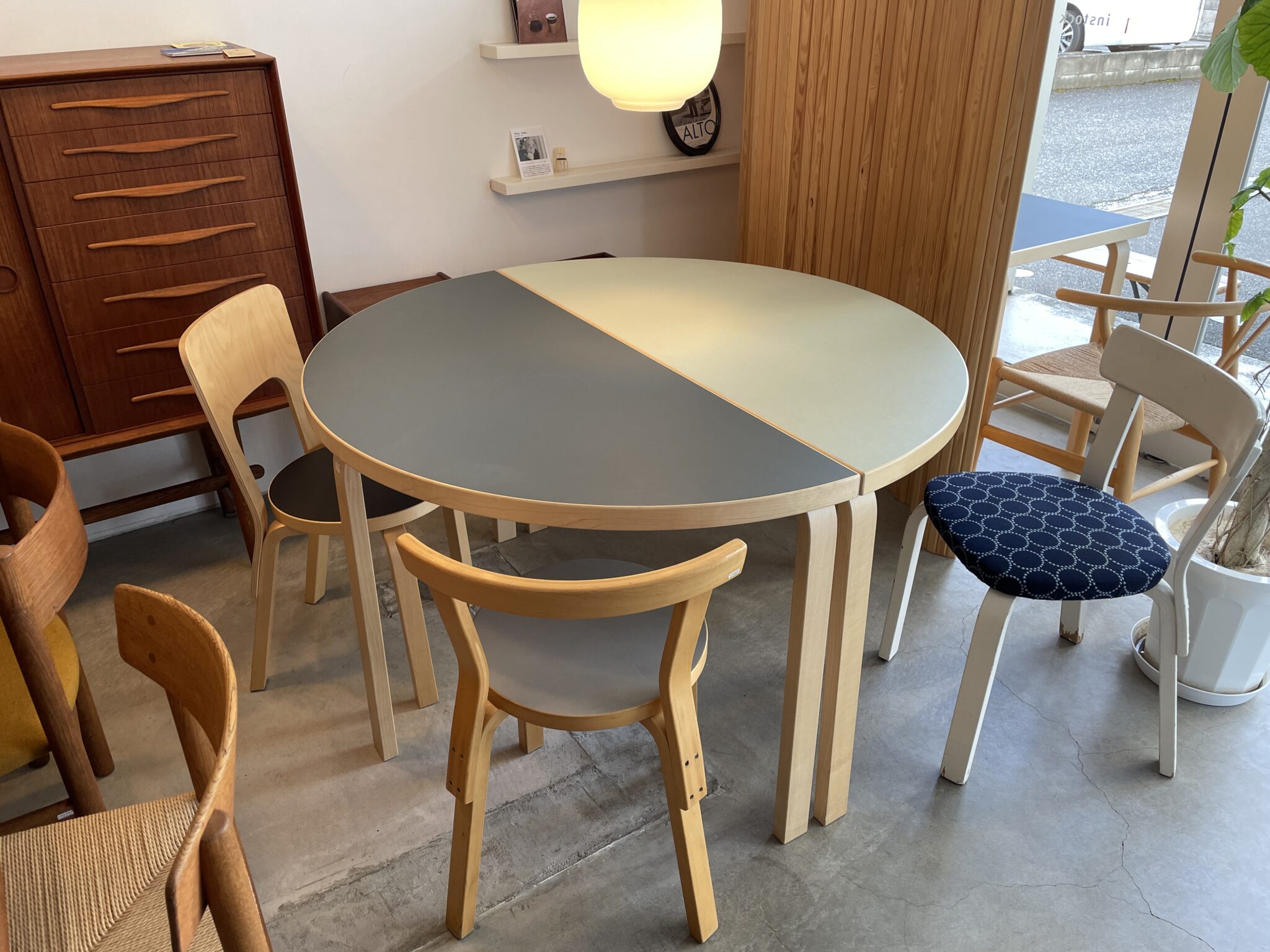 【1K一人暮らし】Artek 90Bのラウンドテーブルを購入しました！ | カナロード