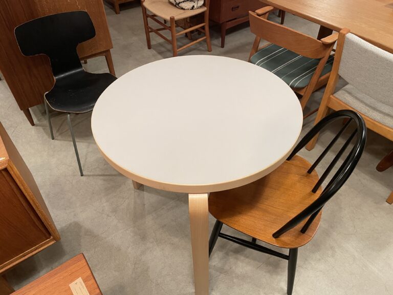 【1K一人暮らし】Artek 90Bのラウンドテーブルを購入しました！ | カナロード